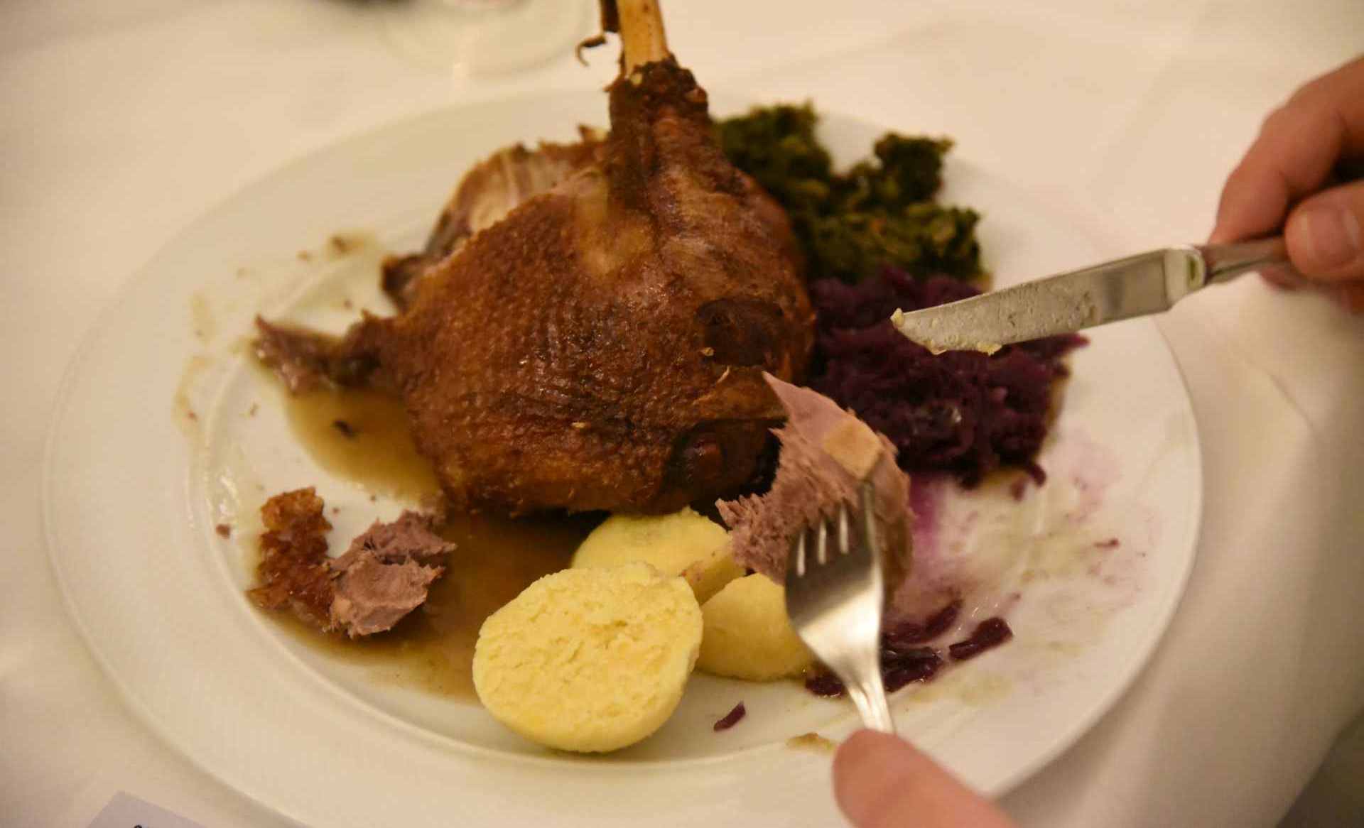 Martinsgansessen im Restaurant Waldhaus - Bund Katholischer Unternehmer ...